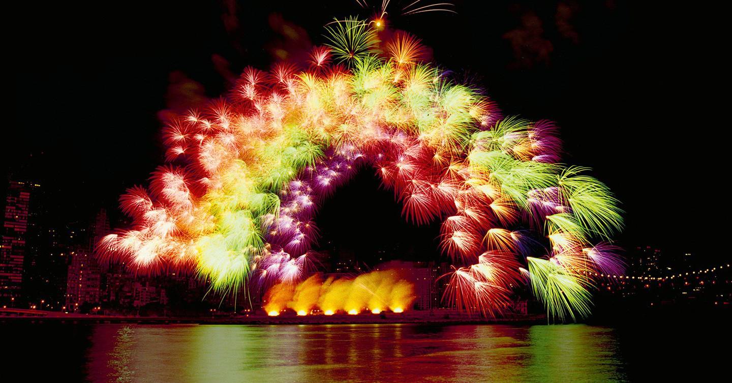 The science of making fireworks bigger and boomier | WIRED UK