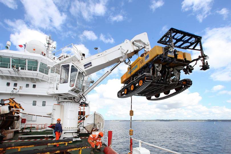 This giant robot fixes undersea broadband cables | WIRED UK